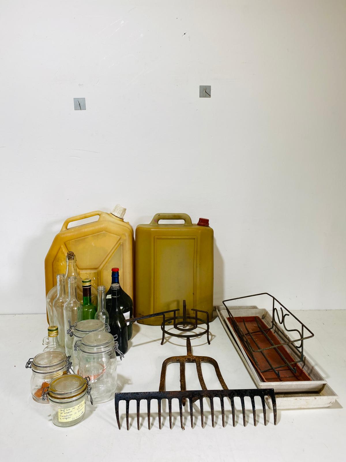 Lote x30 artículos: bollones, bidones, rastrillos y otros - Remate ...